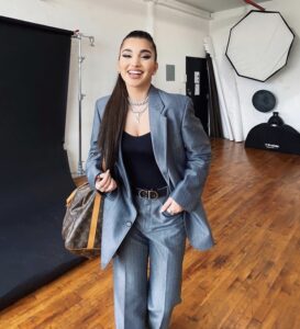 Enisa Biography, Real Name, Age, Songs and Net Worth - Contents101