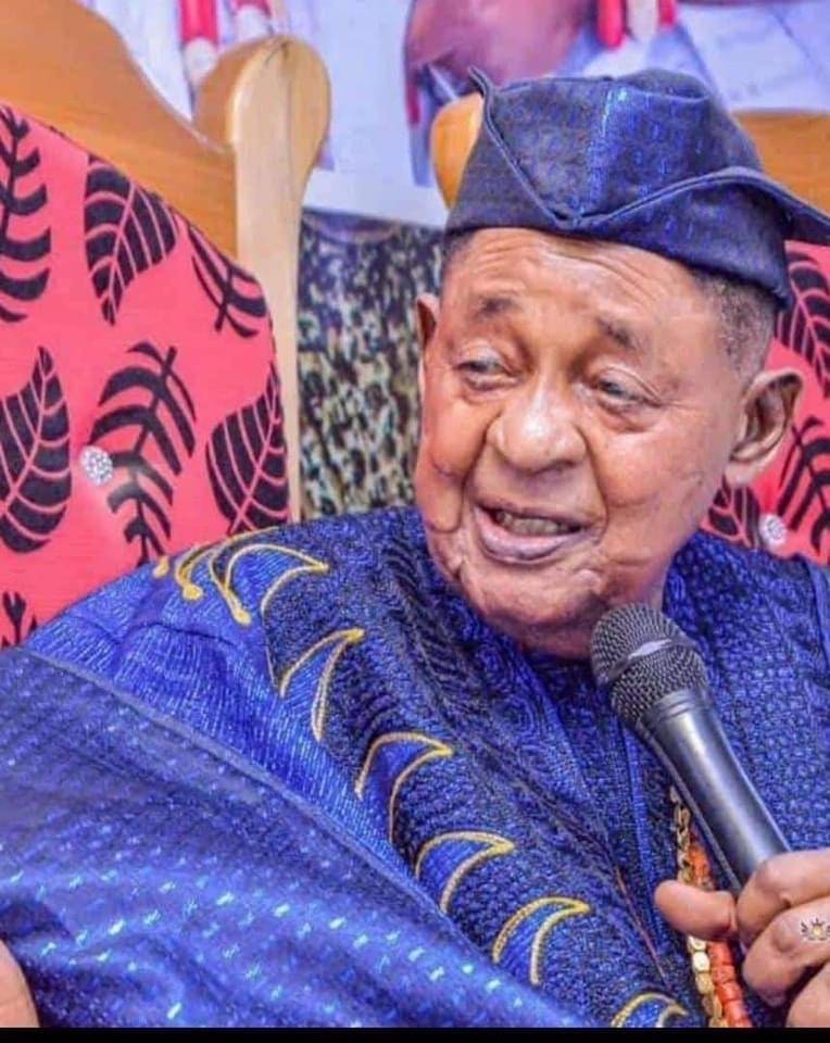 Alaafin of Oyo, Lamidi Olayiwola Adeyemi III Biography, Age, Career and ...