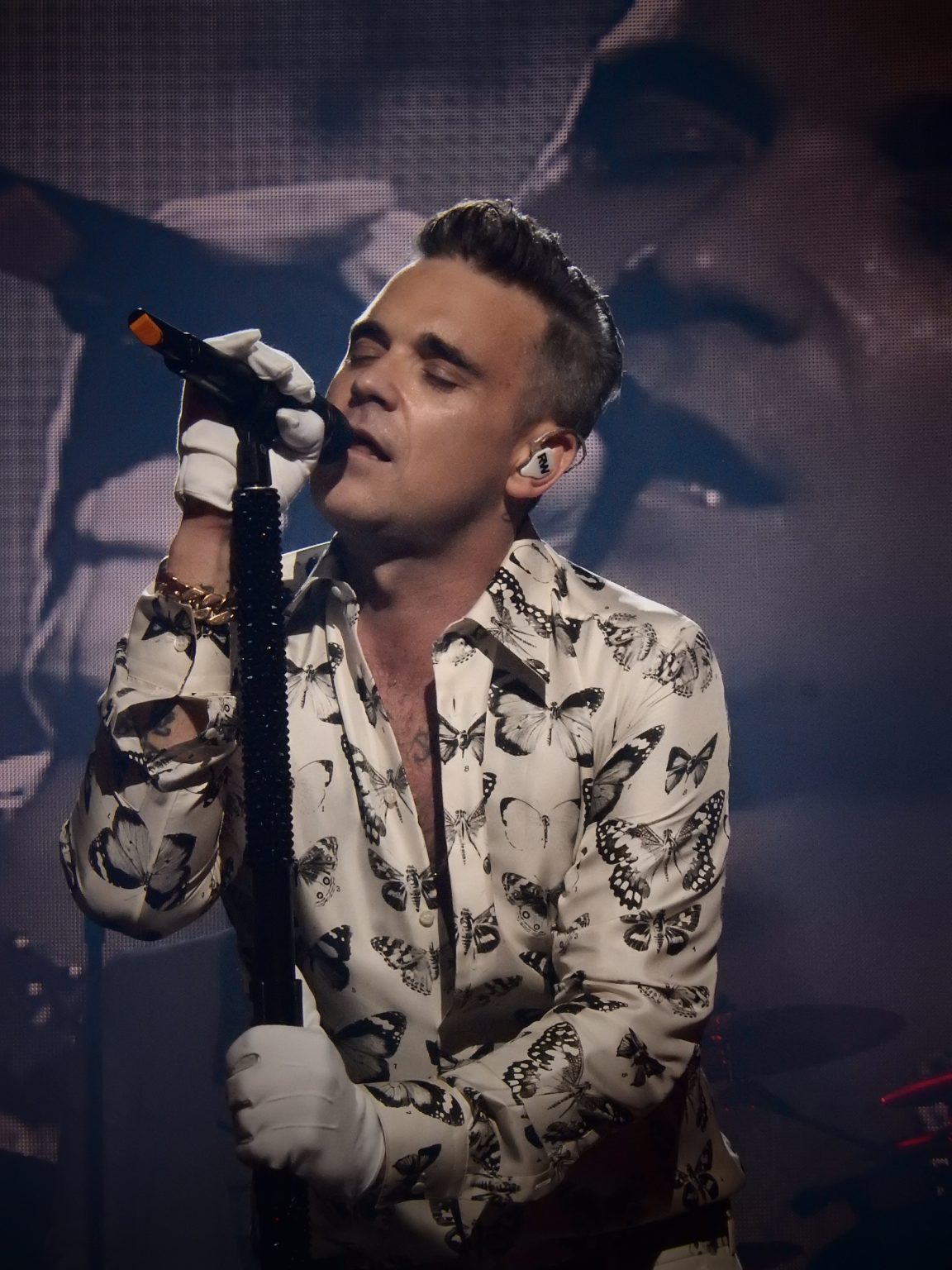ROBBIE WILLIAMS BIOGRAPHY, EDUCATION, CAREER, CONTROVERSIES AND NET ...
